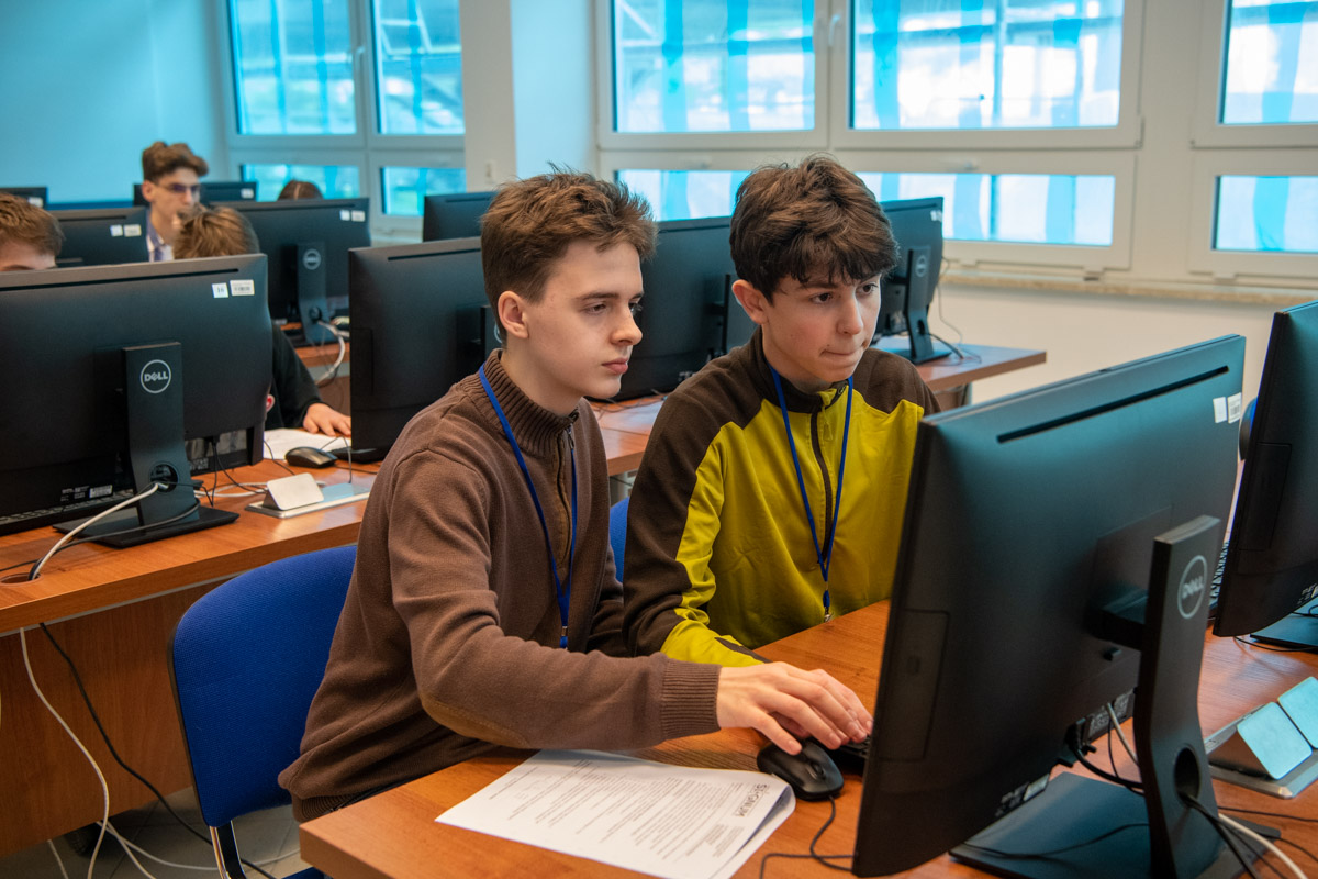 Wiadomości - Konkurs "Matematyka stosowana". Uczniowie walczą o indeksy ...